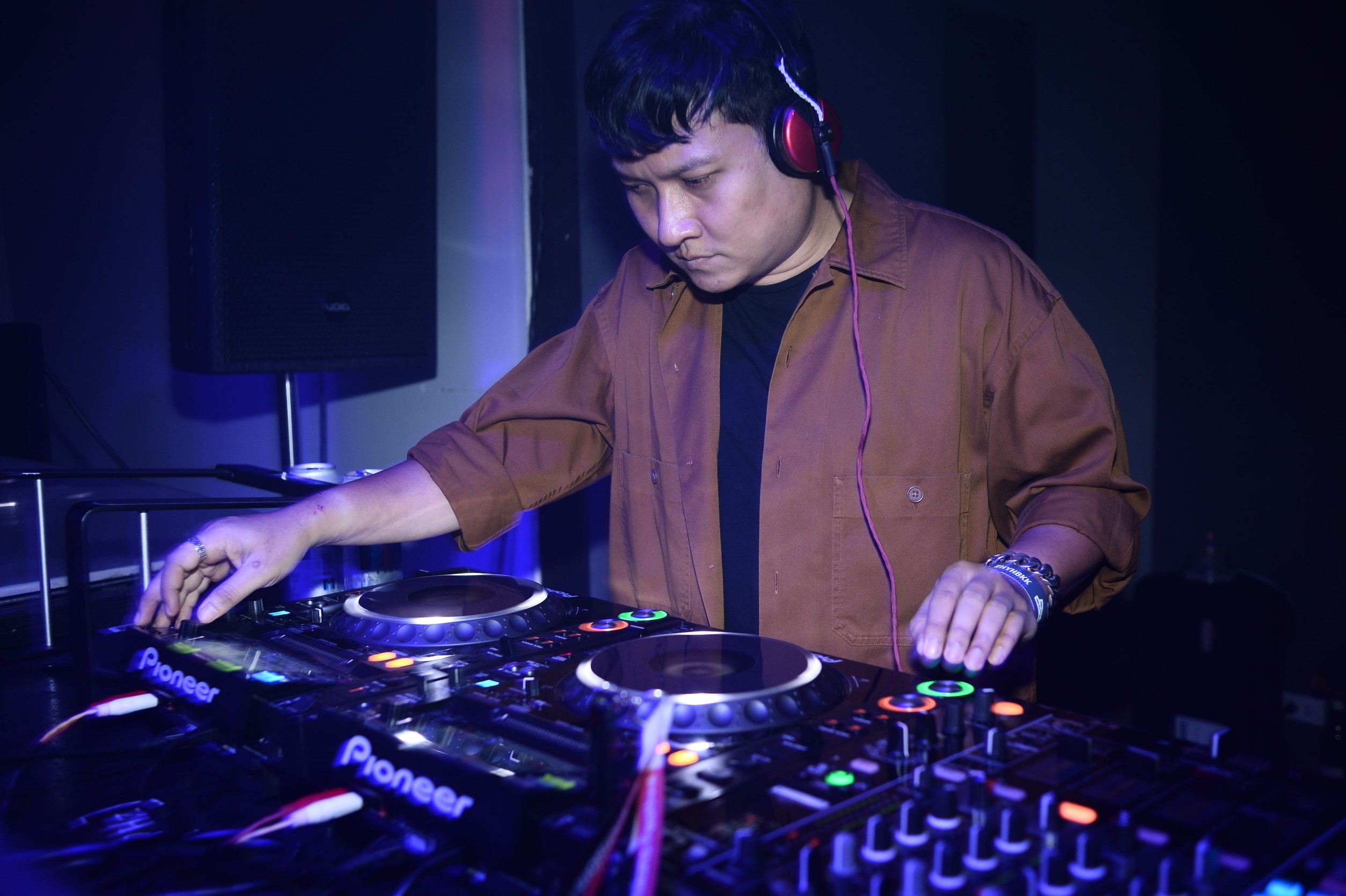 HUH? BREAKBOT (DJ SET) FEAT. IRFANE